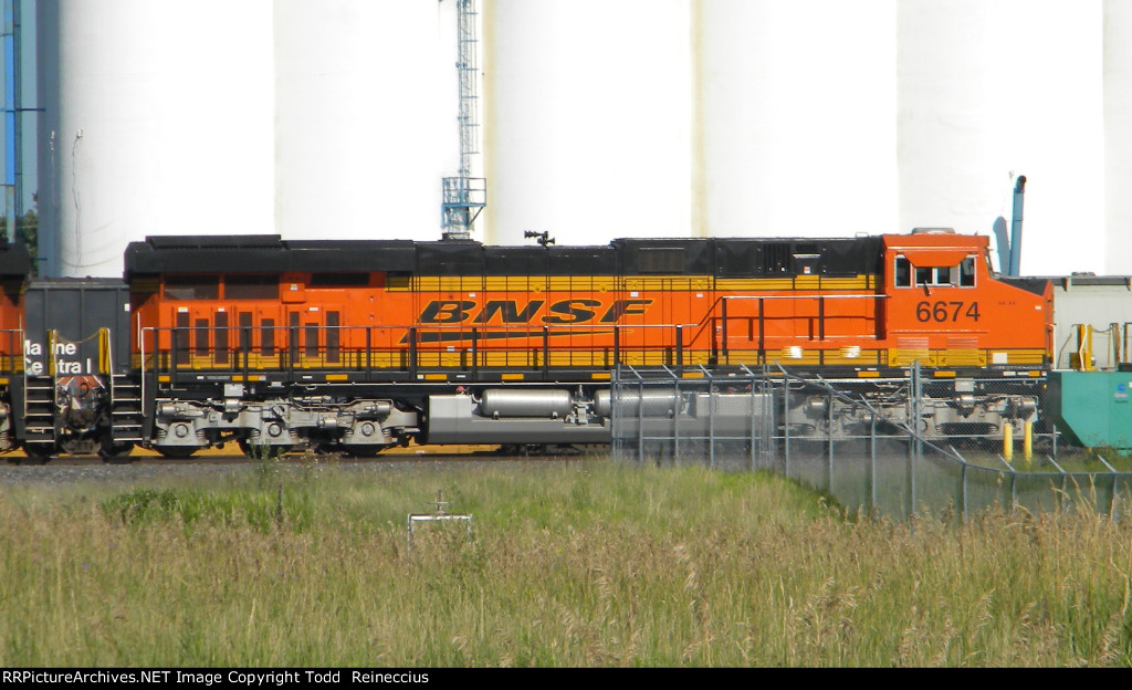 BNSF 6674